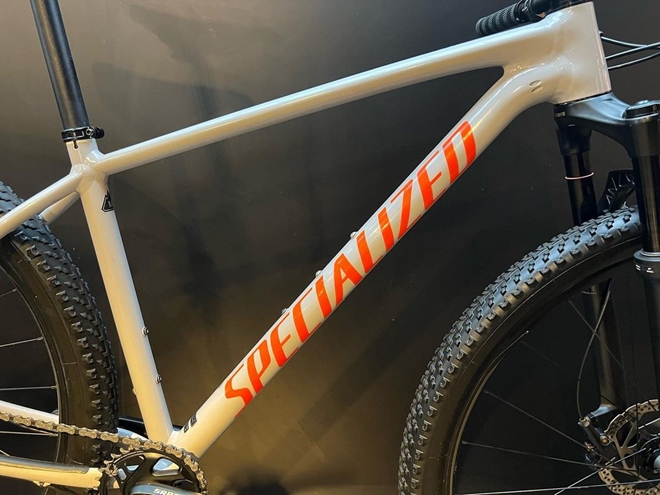 Bicicleta Seminova Specialized Chisel Comp 2020 Branca Tam. M - Bicicleta Seminova Specialized ...